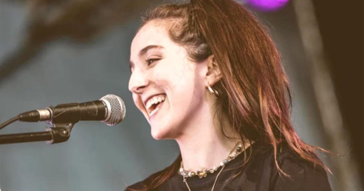 Fallece la cantante Leire Iribarne a los 24 años en un accidente con un ...