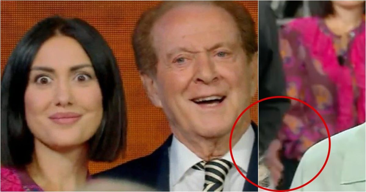 Oggi è Un Altro Giorno Memo Remigi Sospeso Per Aver Palpato Jessica