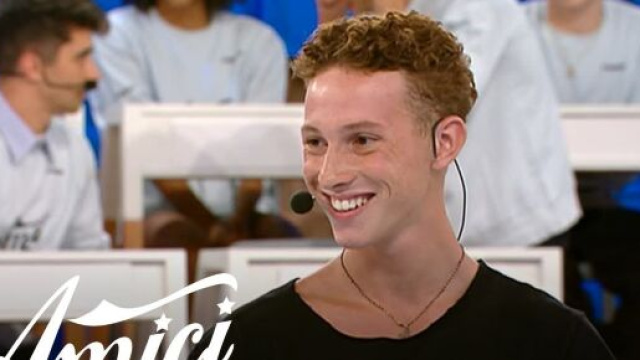 Amici 22, chi è Wax, il cantante di Turista per caso: il vero nome è ...