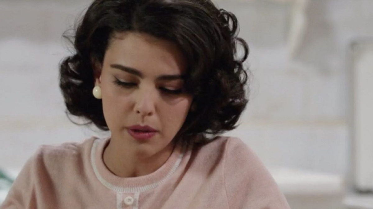 Il Paradiso delle Signore, trame 19 ottobre: Maria disegna l'abito per la baronessa Foppa