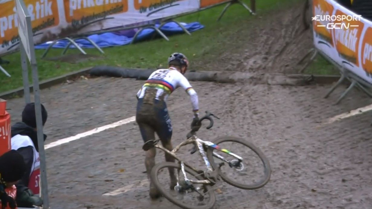 Ciclocross: Pidcock rimonta dall'ultimo al primo posto, ma a Overijse ...