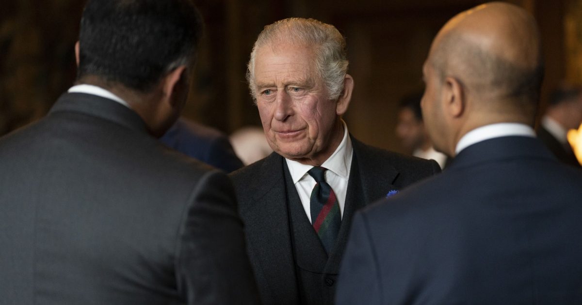 Ex-funcionário da família real acusa Charles 3° de divulgar mentiras ...