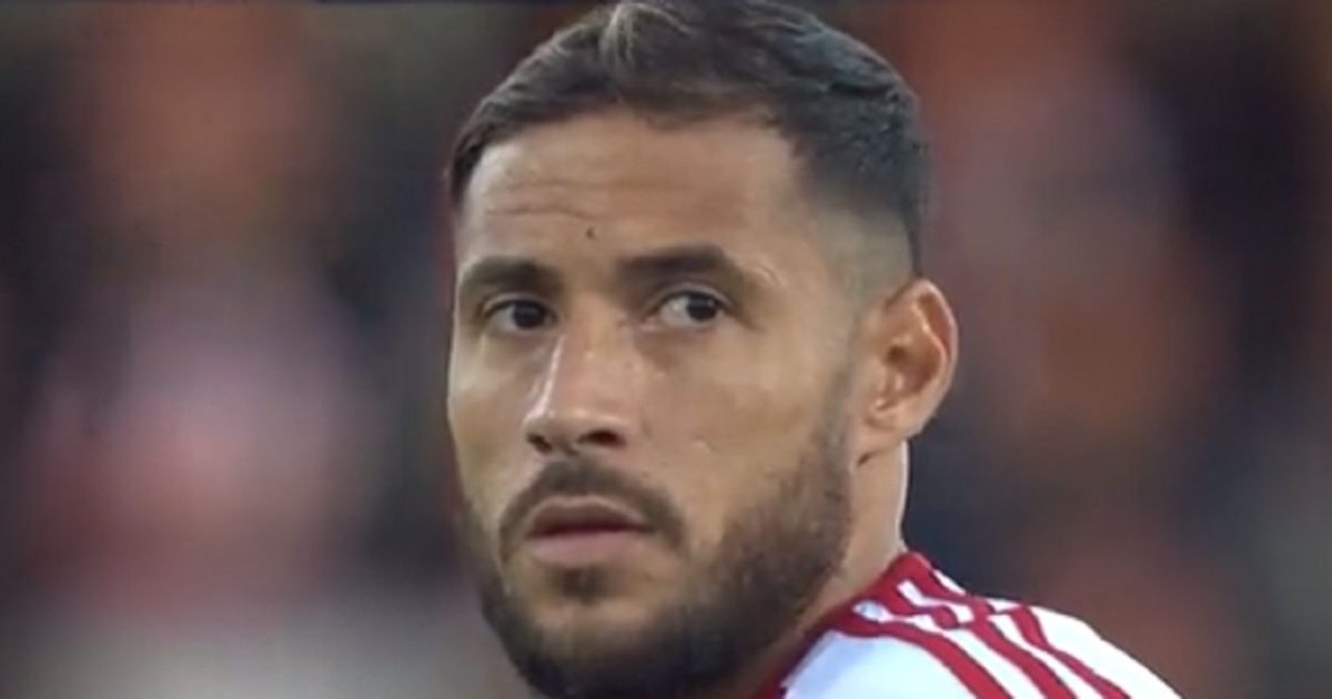 La façon dont Youcef Belaïli a été ajouté à la photo officielle d ...