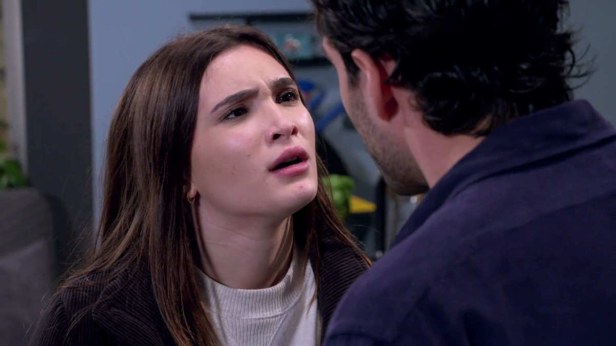 Un posto al sole: Alice si rivelarebbe una stalker, iniziando a ...