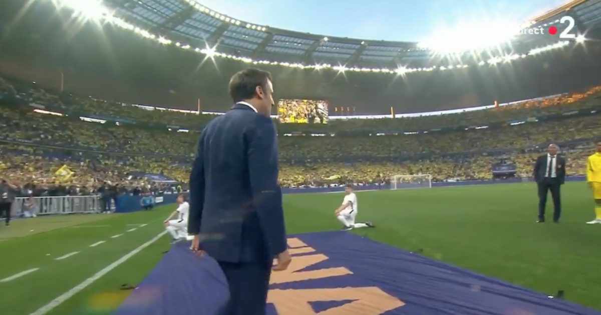 Les sifflés du Stade de France quand Macron salue les joueurs buzze (vidéo)