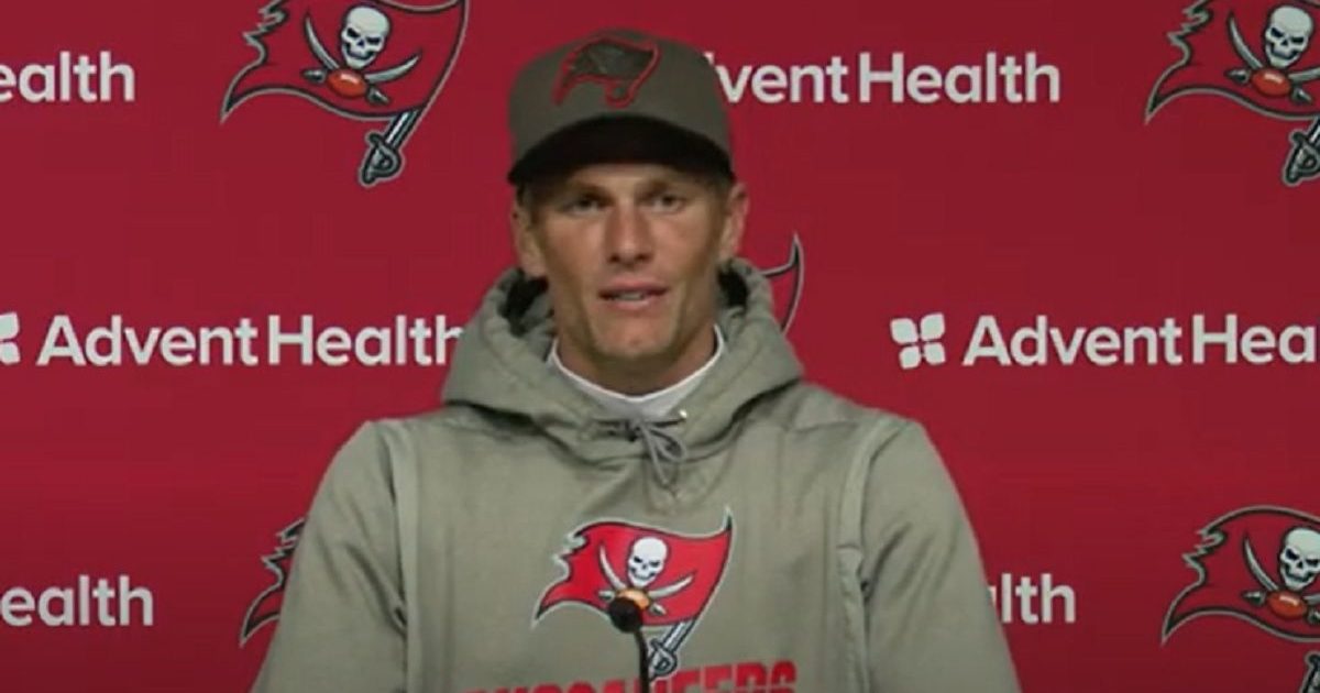 Tom Brady focused on playoff clash vs Cowboys, shrugs off rumors about ...