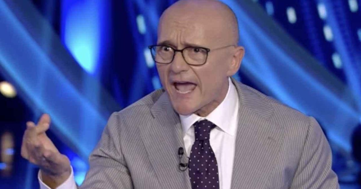 GFVip, telespettatrice scrive a Signorini: 'Alcuni personaggi sono ...