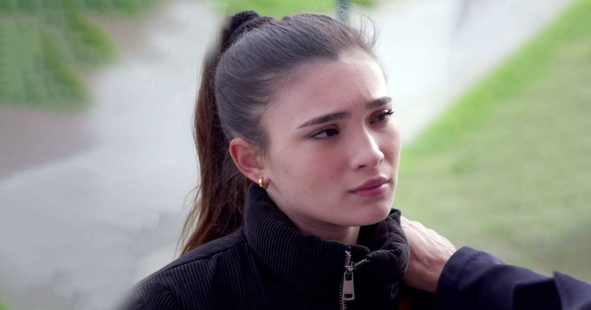 Upas, anticipazioni al 3/2: Alice si accinge a lasciare Napoli e ...