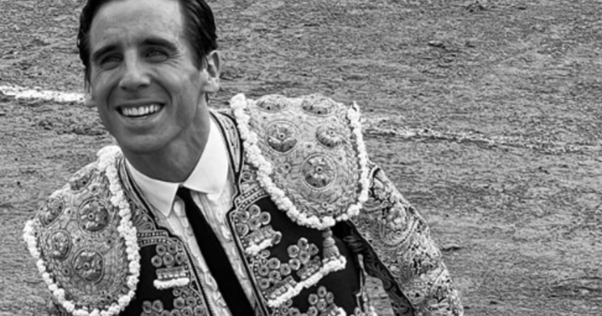 El regalo de boda que Juan Ortega no tiene que devolver: un capote de Curro Romero