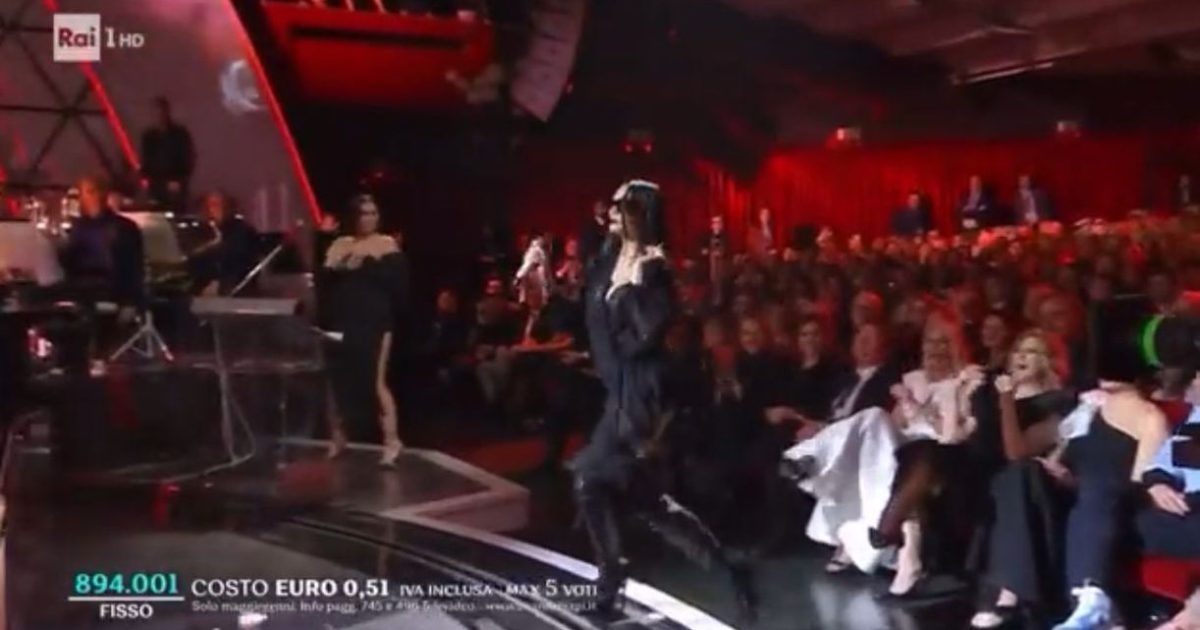 Sanremo 23, perché Elodie ha 'rubato' la borsa di Serena Bortone: c'entra il Fantasanremo (Video)