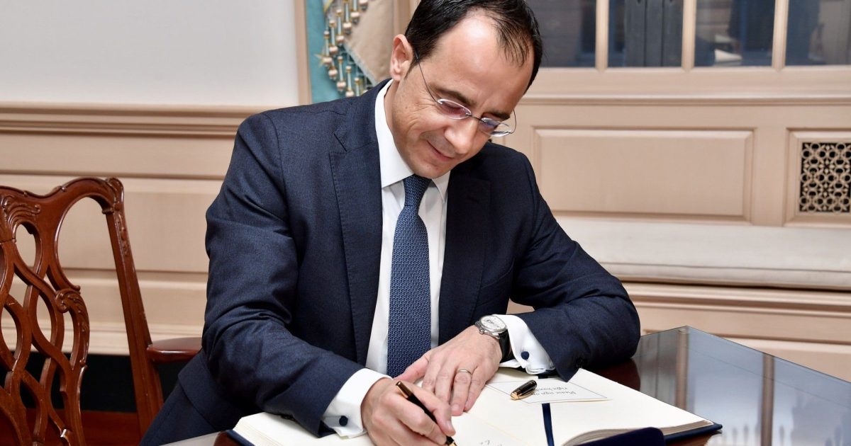 Cyprus: centrist Nikos Christodoulides elected as president