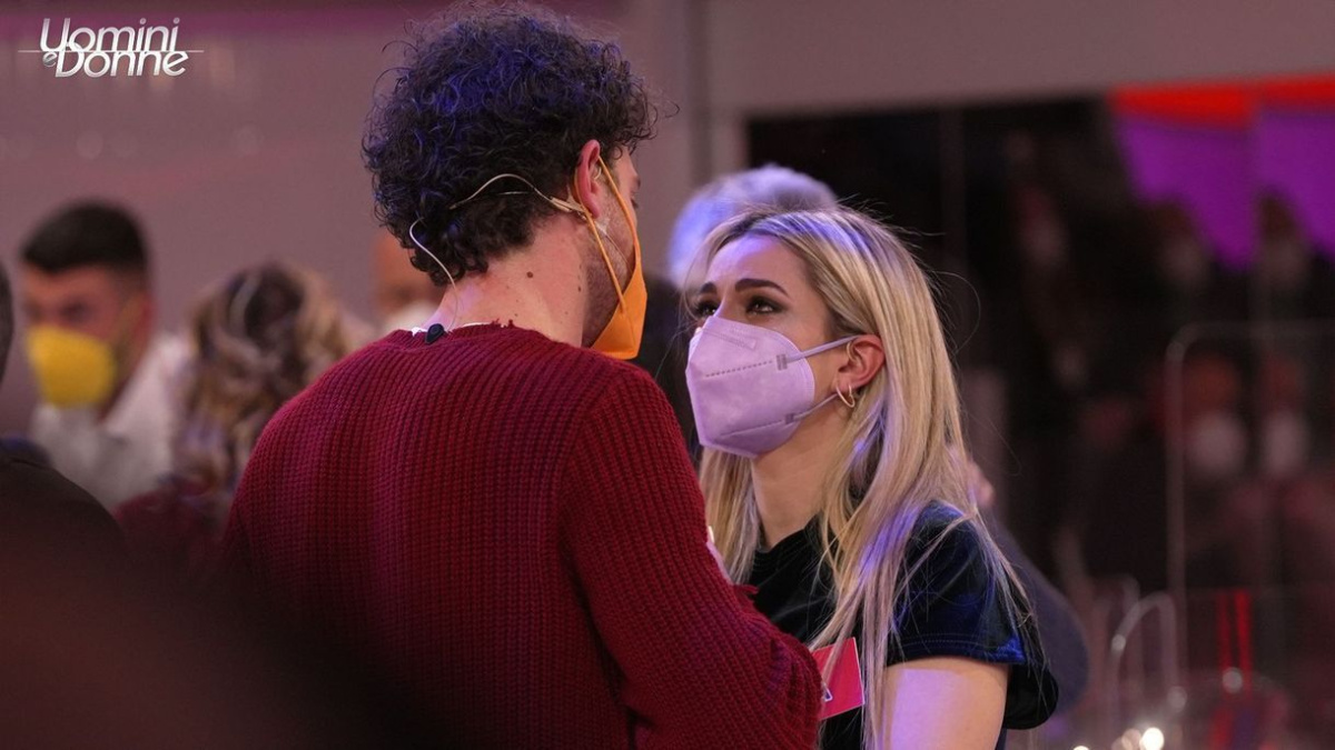 Uomini e donne, Carola rompe il silenzio sul suo passato: 'Non sapevo ...