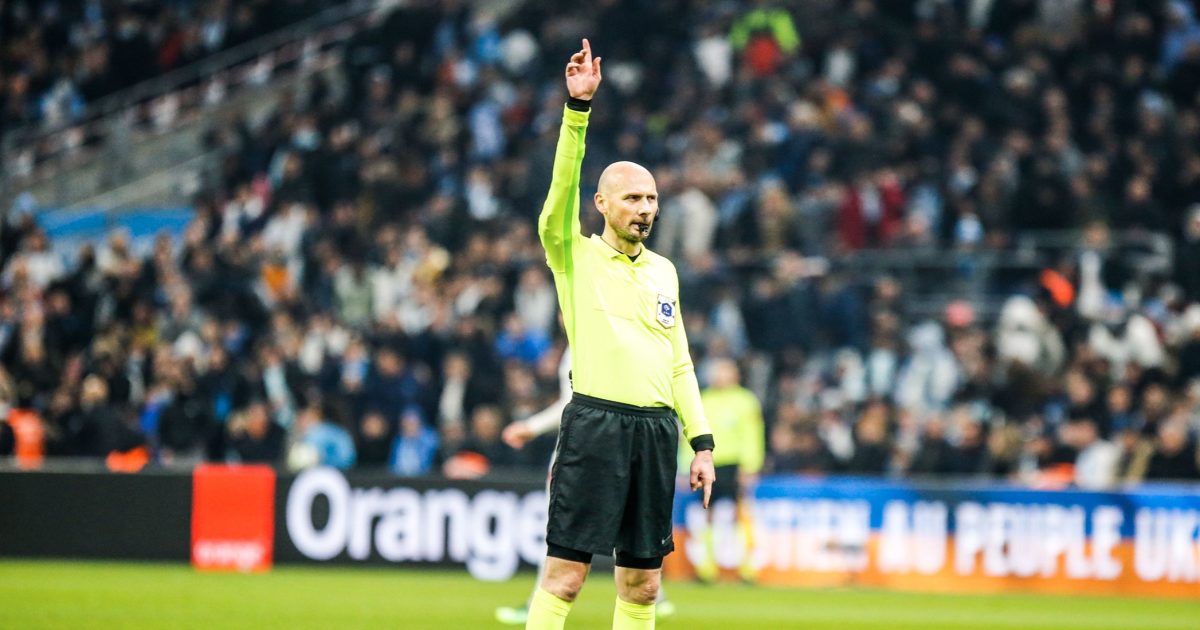 VAR : Fin des pénalités si utilisation, sonorisation des arbitres ...