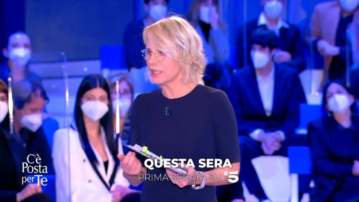 C'è posta per te, Maria De Filippi perde le staffe con Lorenzo, i fan ...
