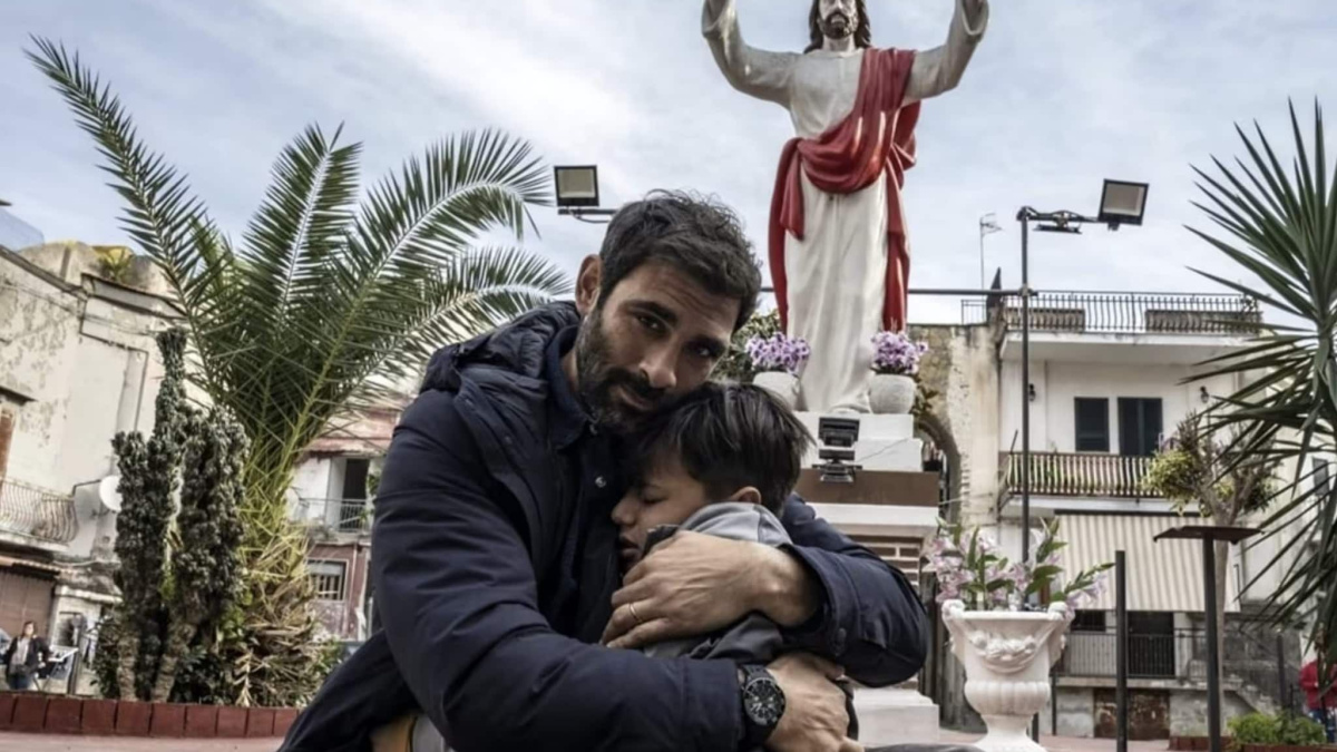 Resta con me, anticipazioni 19 marzo: Paola scopre le bugie di Alessandro sul papà di Diego