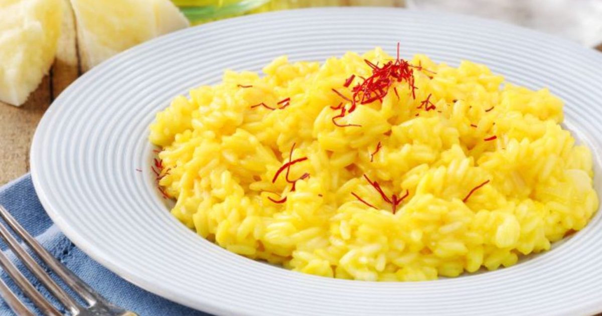 Ricetta, risotto allo zafferano: un primo piatto dal colore giallo intenso