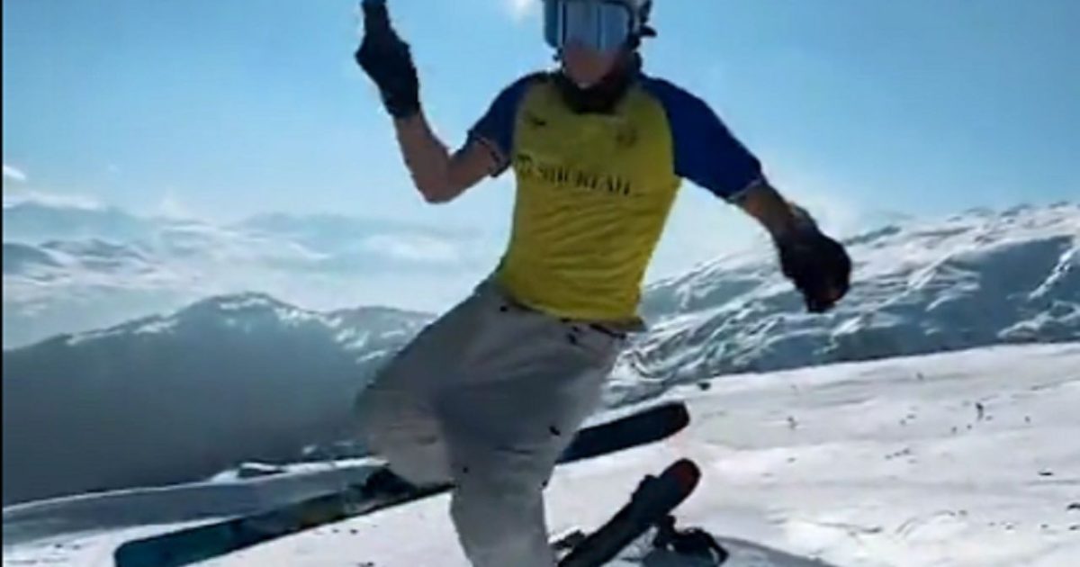La célébration de Cristiano Ronaldo par Andri Ragettli sur des skis ...