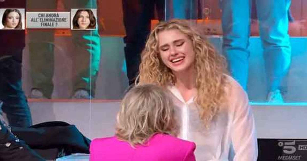 Amici 2023, spoiler 29 aprile: Isobel si infortuna, Maria la fa uscire ...