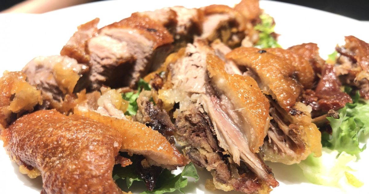 Anatra fritta con mandorle, un tipico piatto tradizionale cinese