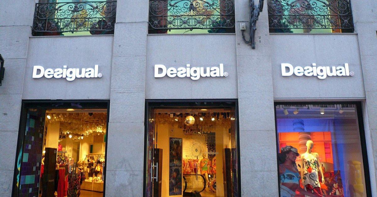 Una tienda de Madrid ha ofrecido dos prendas gratis a quien fuese medio ...