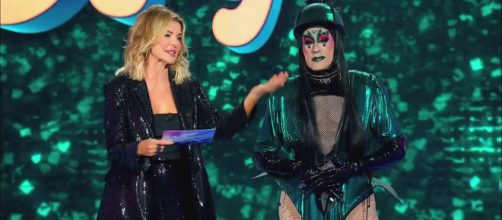 Un posto al sole: Patrizio Rispo, in versione drag queen, eliminato da ...