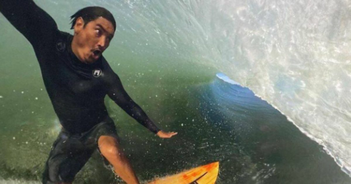 Muere desangrado el surfista Mikala Jones tras cortarse la arteria femoral