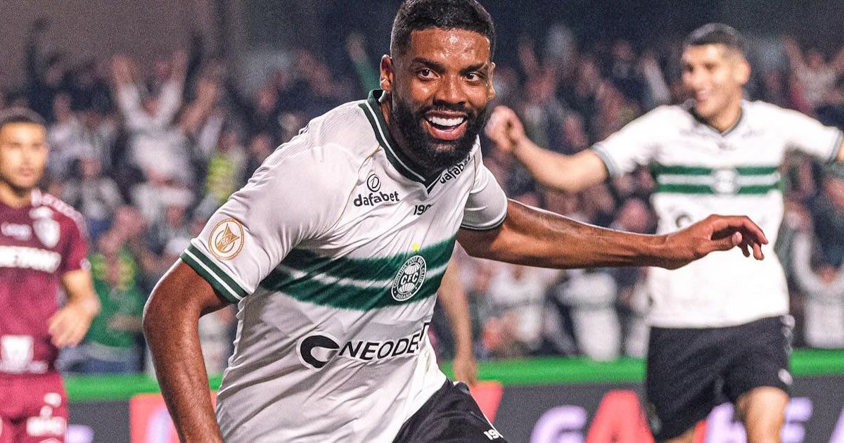 Coritiba bate Fluminense e fica perto de sair do Z4