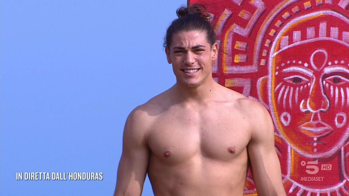 Isola dei Famosi: Luca Vetrone sarebbe stato lasciato dalla fidanzata