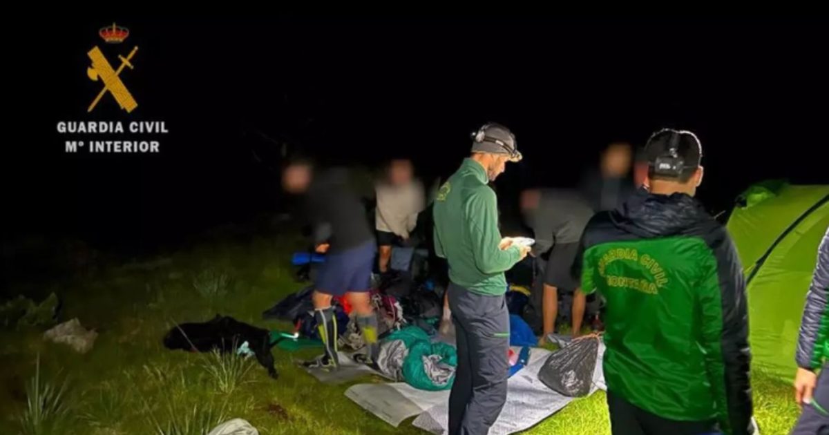 Rescatan a un grupo de 32 menores de un campamento anegado por el agua ...