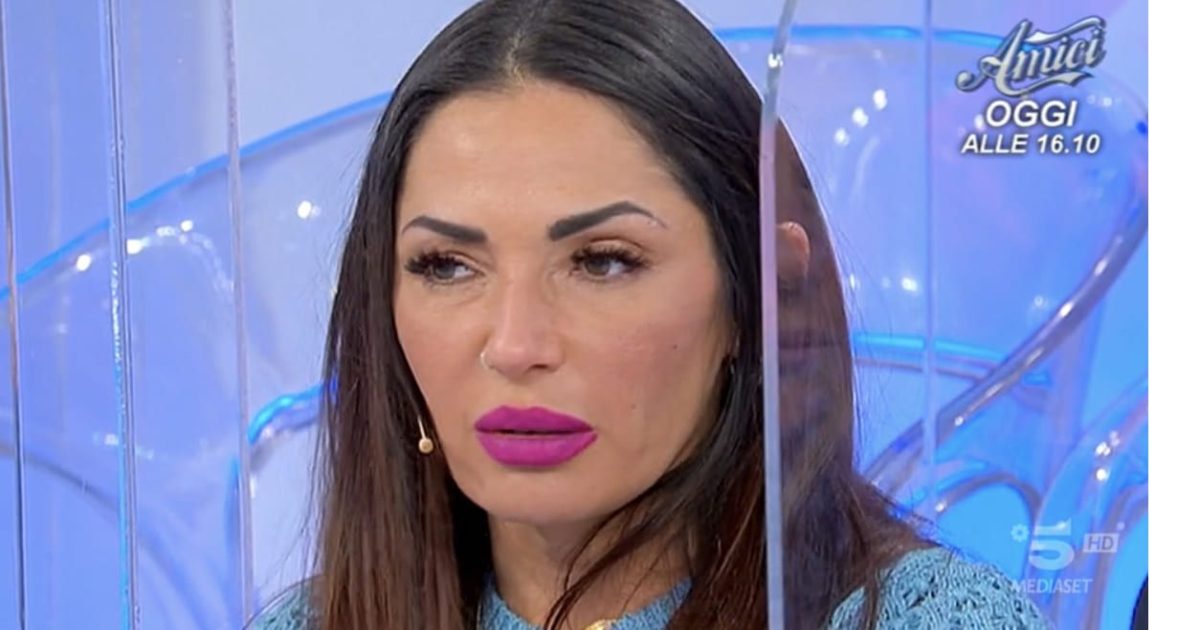 Uomini e donne: Ida sbugiarda un hater su Instagram, poi lo manda a ...