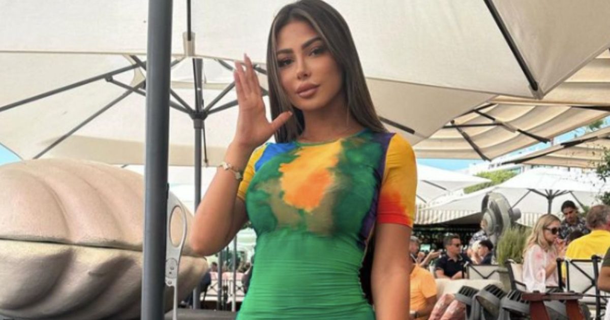 Maeva Ghennam, ne supportant plus sa cousine Salma, demande à son compagnon de la plaquer