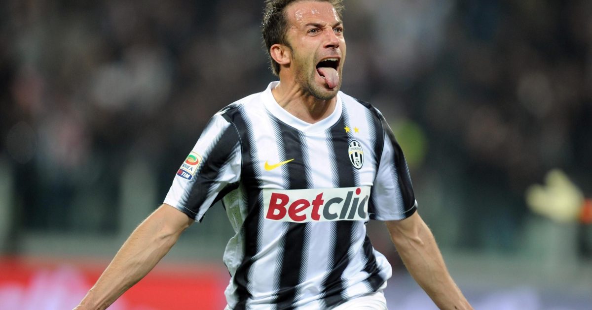 Juventus, Del Piero ricorda il suo esordio, i tifosi: 'Torna, capitano, c'è bisogno di te'