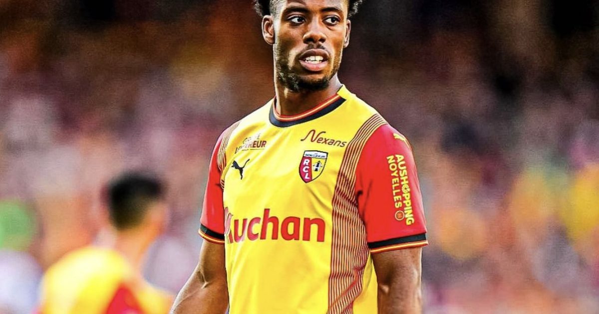 Le but sublime d'Elye Wahi, son premier avec Lens