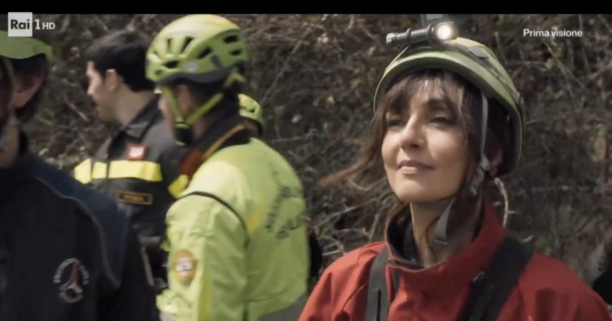 Sempre al tuo fianco anticipazioni 13 ottobre: Sara a letto con Massimo ...