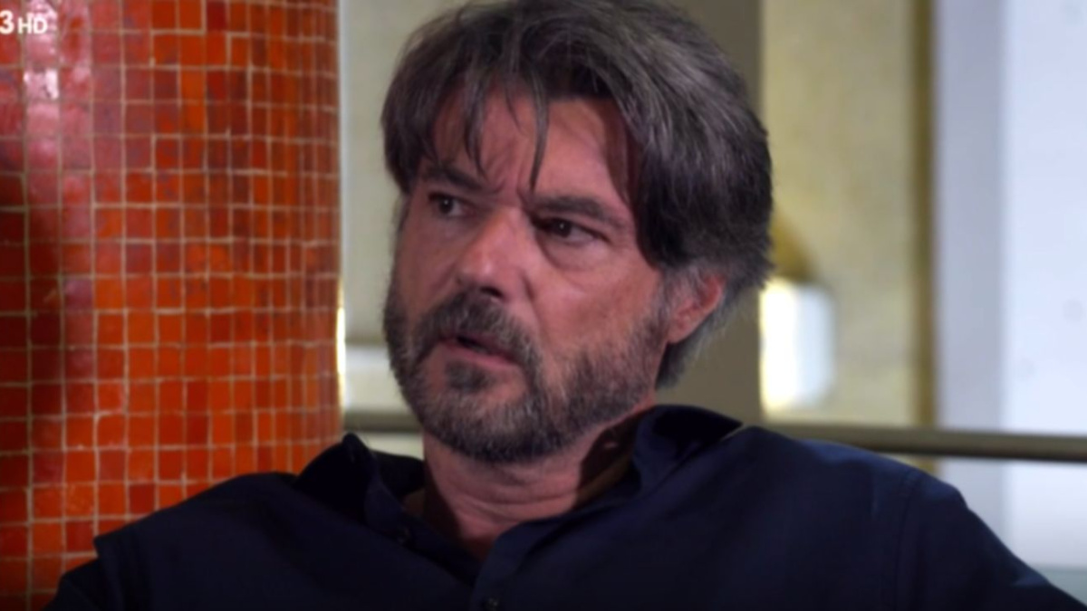 Un Posto al sole, spoiler dell'8 febbraio: Michele scopre che Flavio è ...