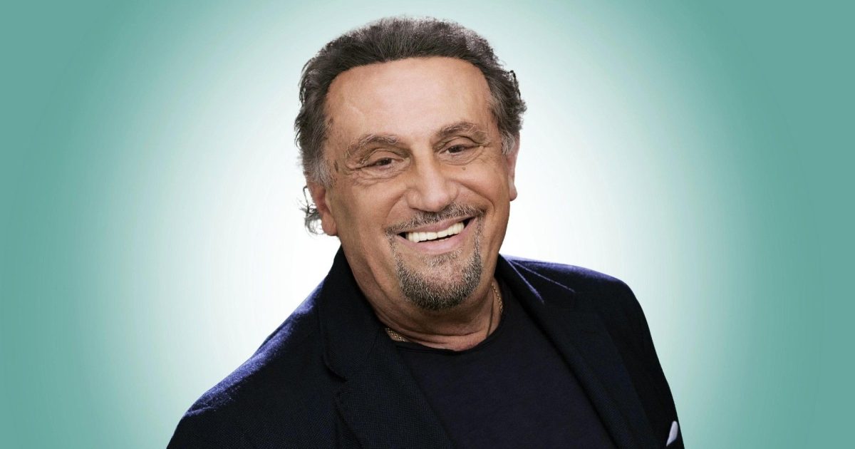 Andrea Roncato compie 77 anni, sette personaggi dai suoi film: da Loris ...