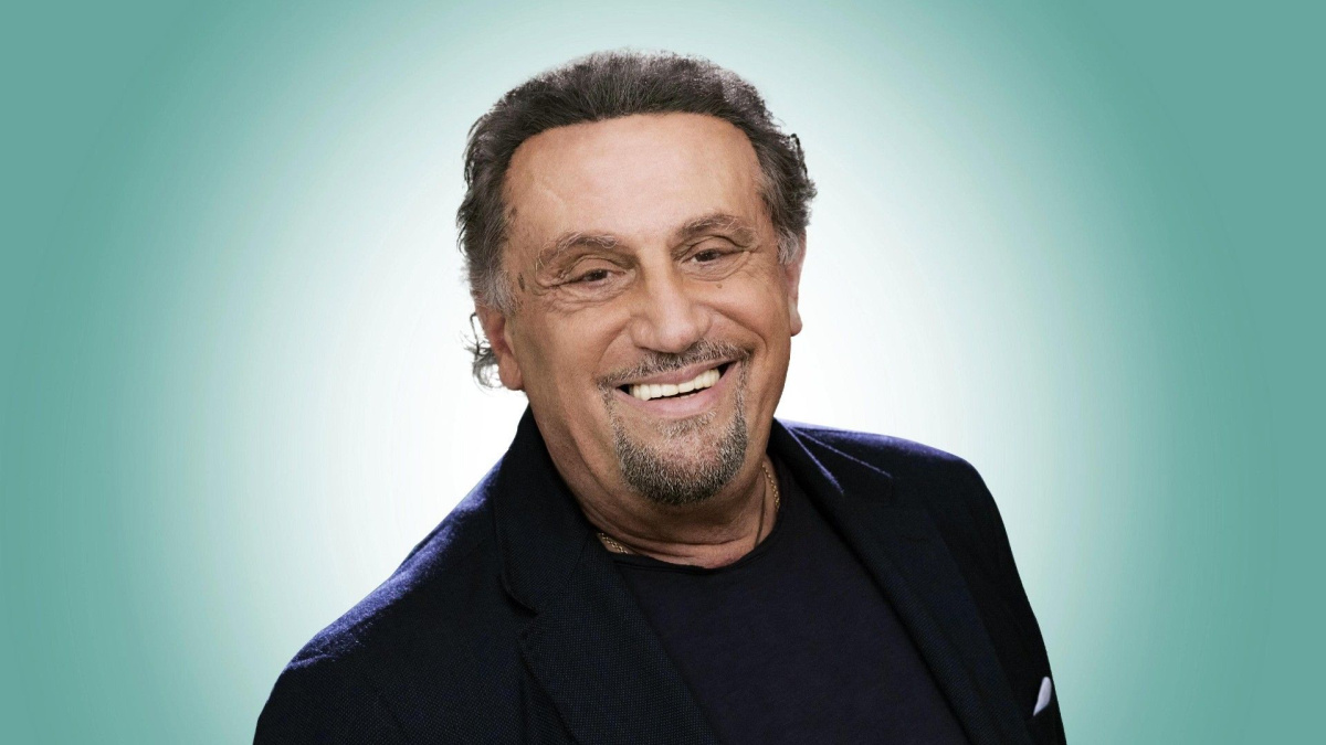 Andrea Roncato compie 77 anni, sette personaggi dai suoi film: da Loris ...