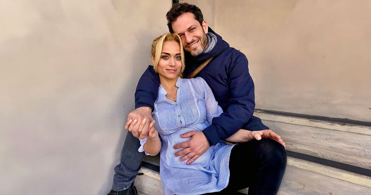 Un posto al sole, anticipazioni al 26 aprile: Eduardo vuole sposare Clara, torna Alice