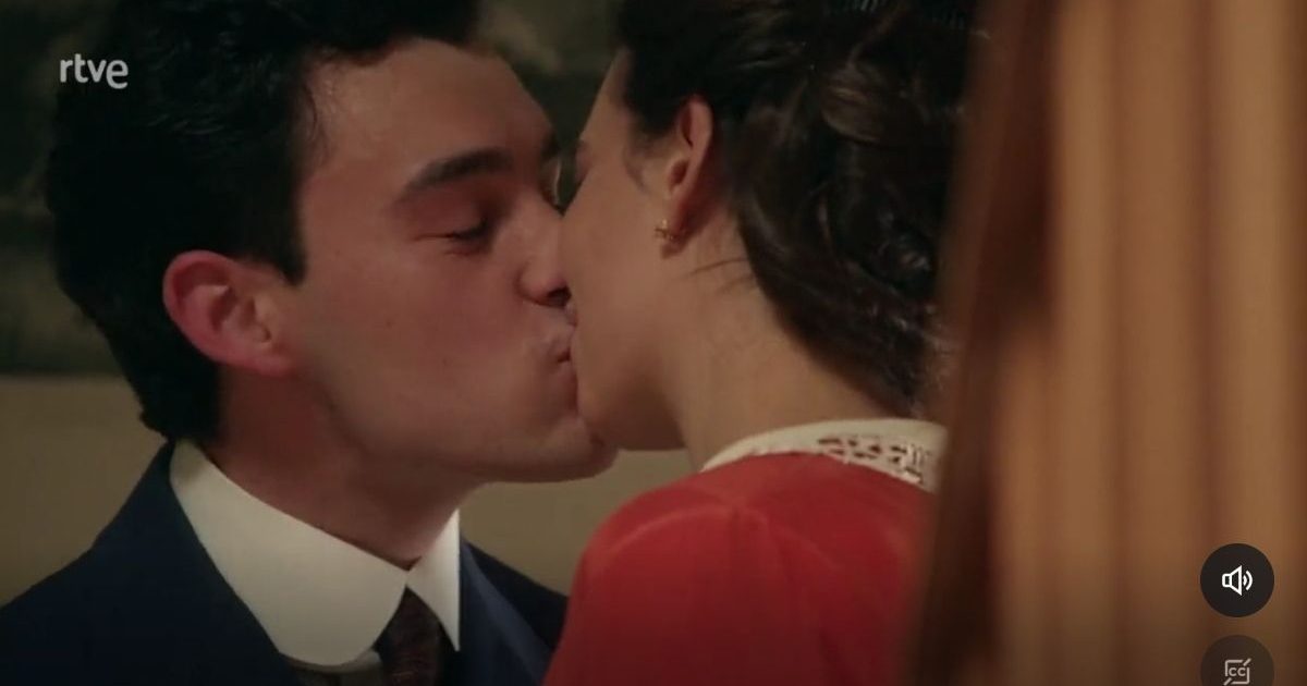 La Promessa, trame 15-19 aprile: Curro e Martina si abbandonano alla passione