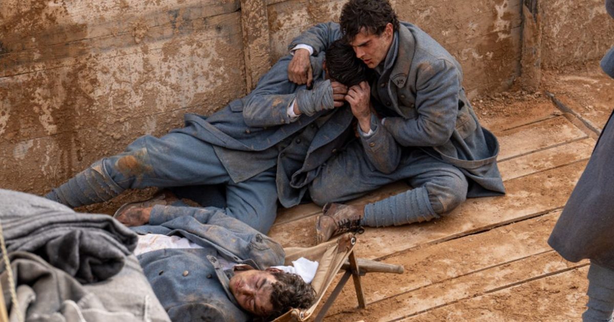 La Promessa, anticipazioni spagnole: Curro rischia di morire in guerra, Manuel disperato