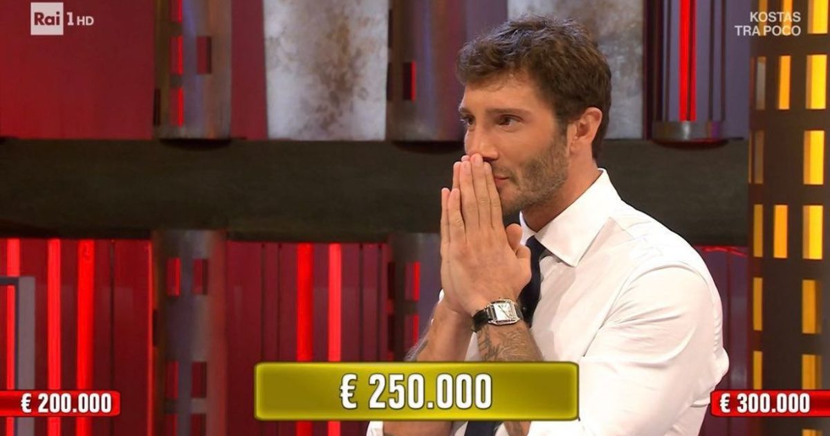 Ascolti tv 26 settembre: Stefano De Martino straccia Amadeus, crolla Striscia la notizia