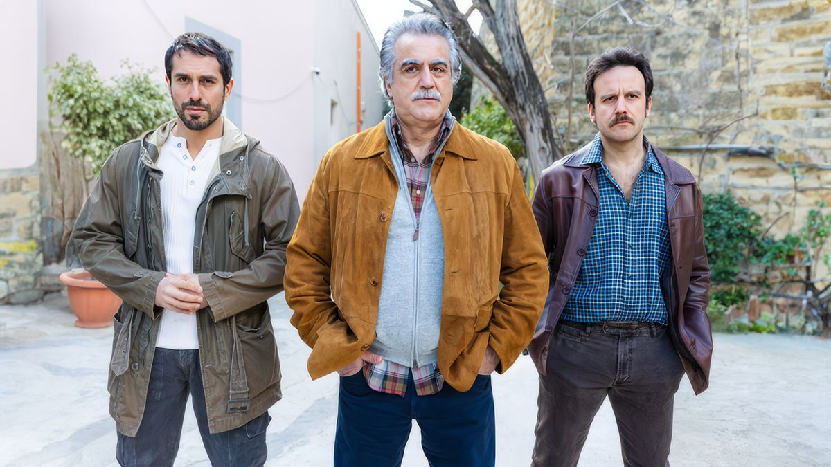 Un posto al sole, chi è Costabile: si è messo nei guai ma gode di grande stima da Espedito