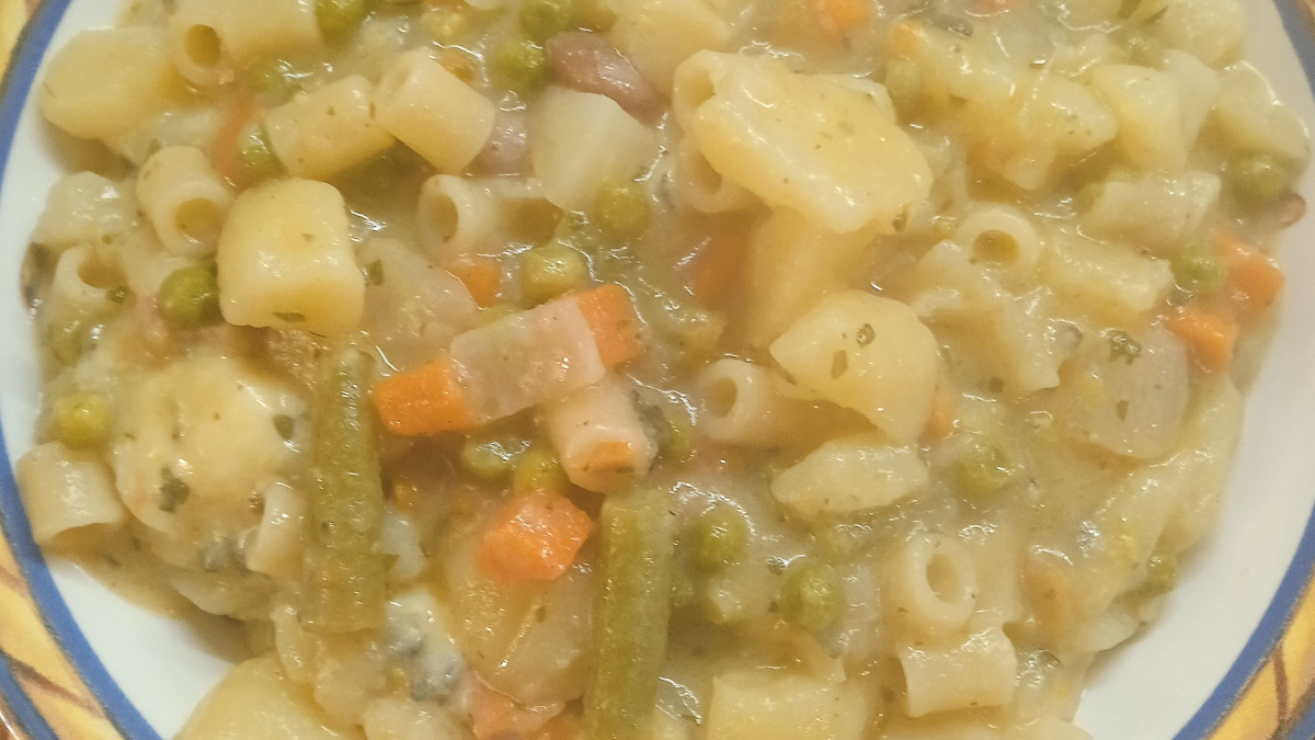 Minestra di pasta e verdure con il gorgonzola: un primo piatto ...