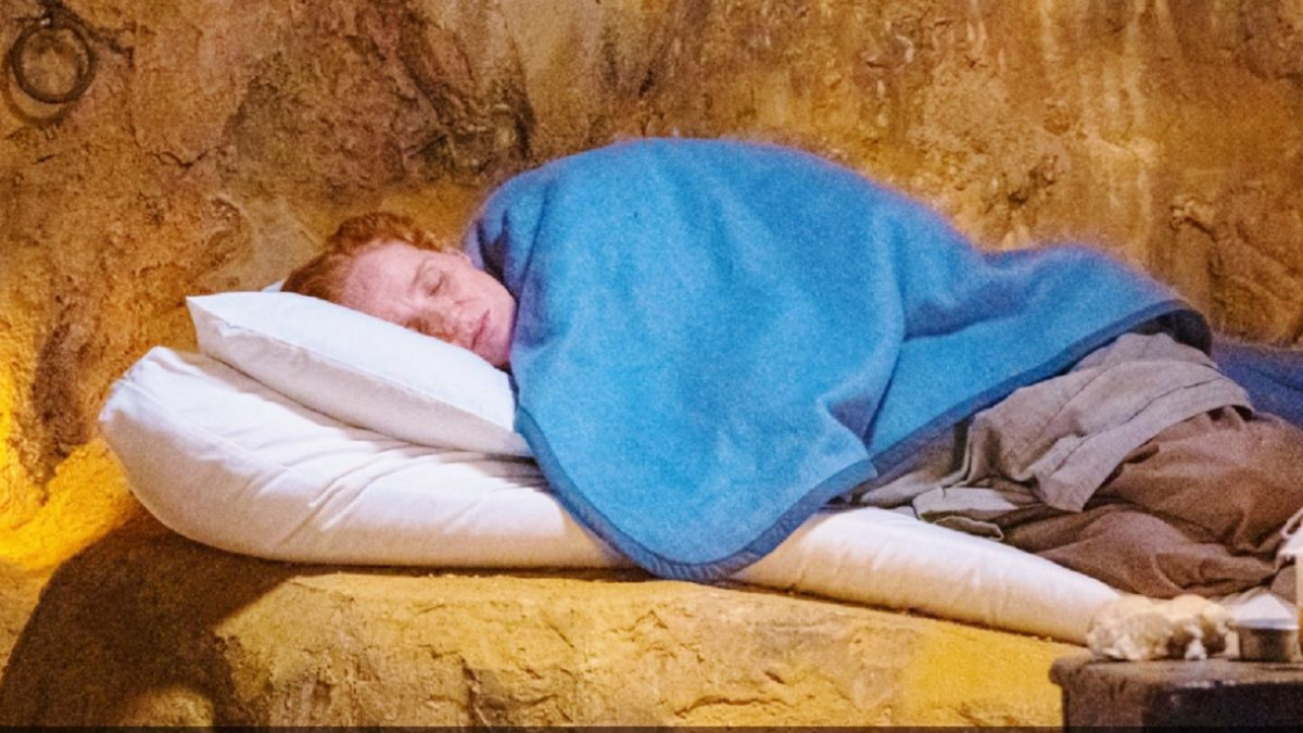 La Promessa, anticipazioni spagnole: Pia è viva, Jana e Maria vanno grotta in cui vive