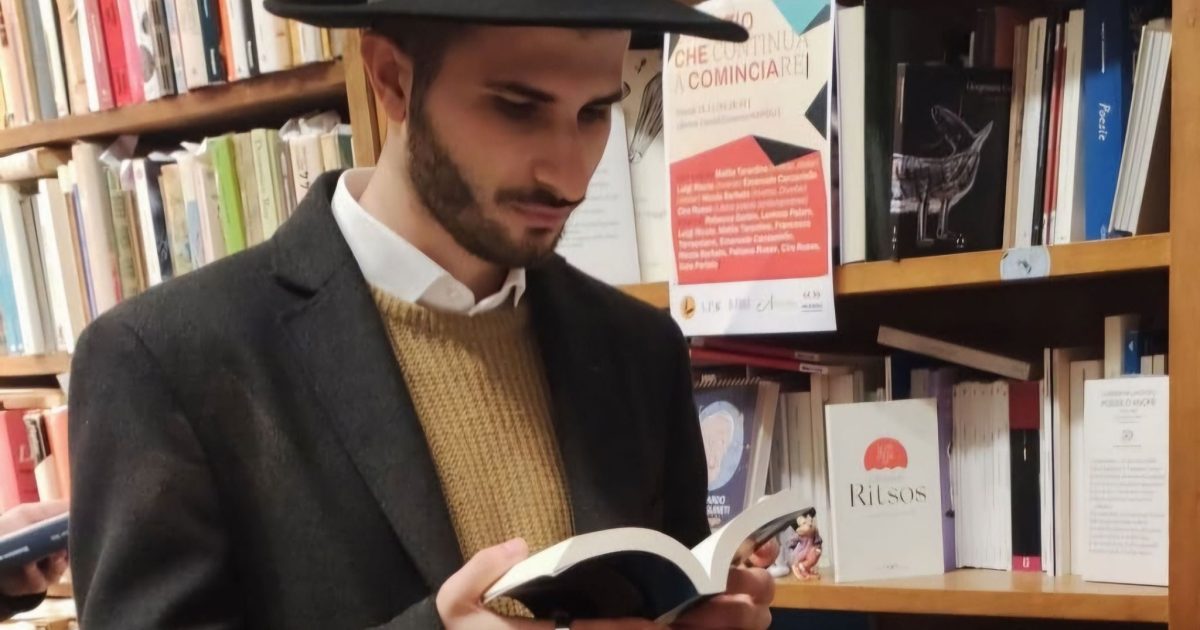 È morto a 27 anni il poeta Lorenzo Pataro: ignote le cause del decesso