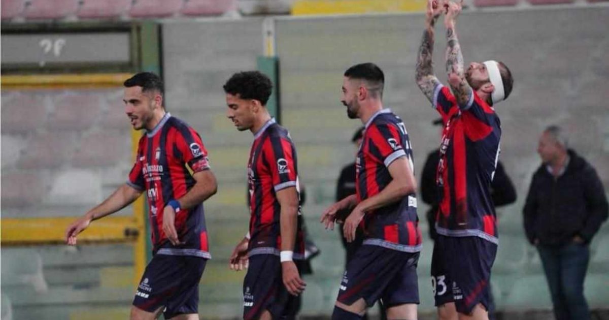 Crotone, in tre saltano il Monopoli: si fermano Giron, Barberis e Tumminello