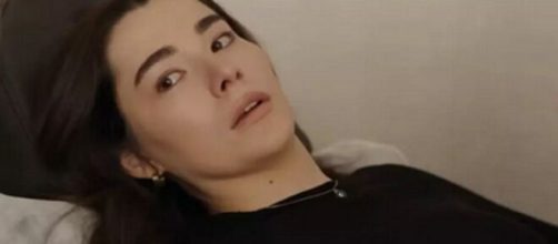 Tradimento, spoiler turchi: Oylum apprende di aspettare un figlio da Tolga