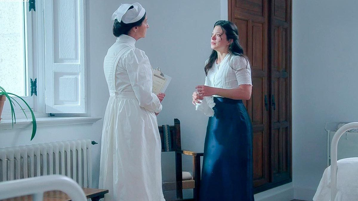 La Promessa, trame al 22 marzo: Juana aggredisce Martina, passione tra Adriano e Catalina