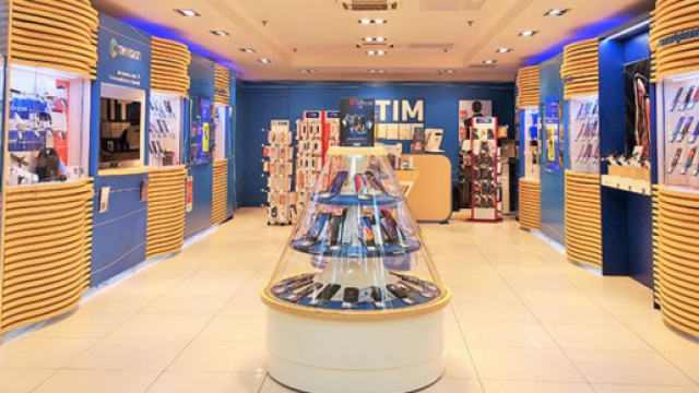 Lavoro, TIM ricerca personale per i punti vendita nei centri commerciali