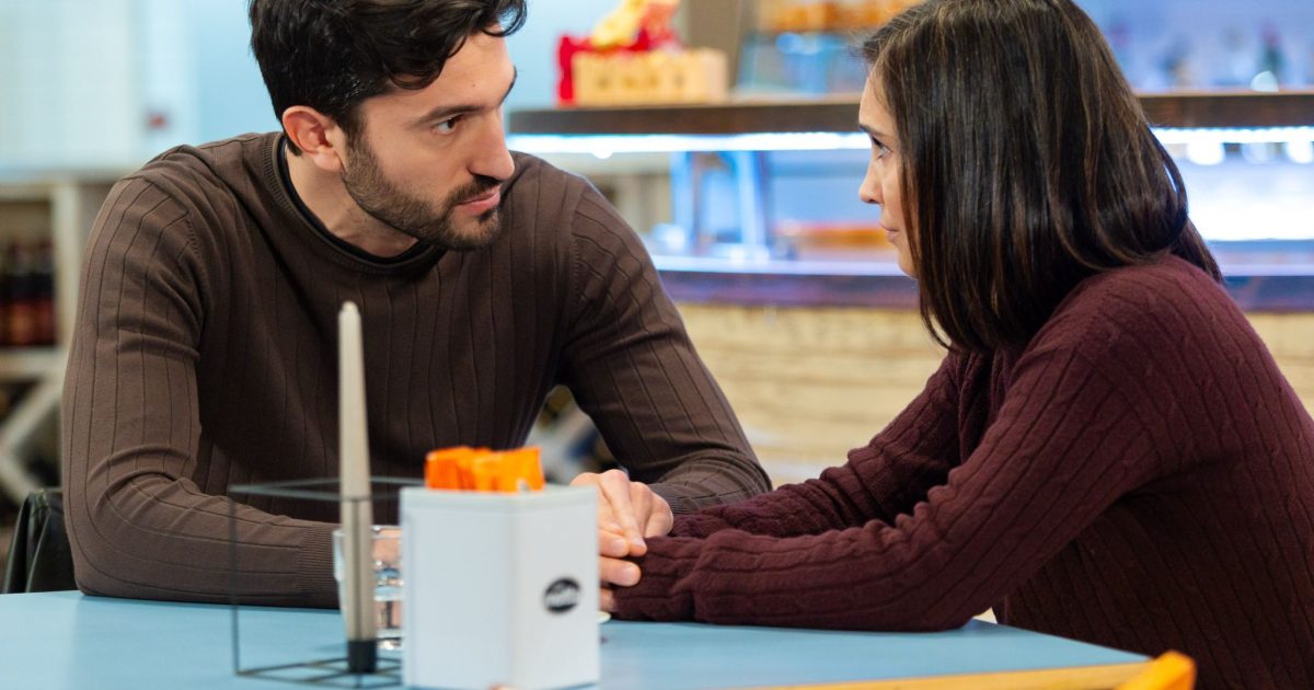 Un posto al sole trame dal 7 all'11 aprile: Niko sceglie Manuela, Viola ...